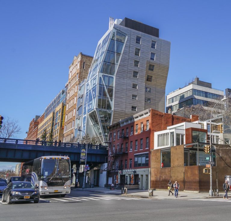 What's that building on the High Line? | Livin' The High Line